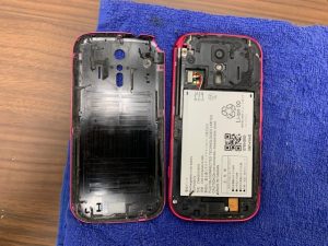 富士通 らくらくスマートフォン me F-01Lのバッテリー交換について | Xperia Galaxy AQUOS Google Pixel修理のアンドロイドホスピタル
